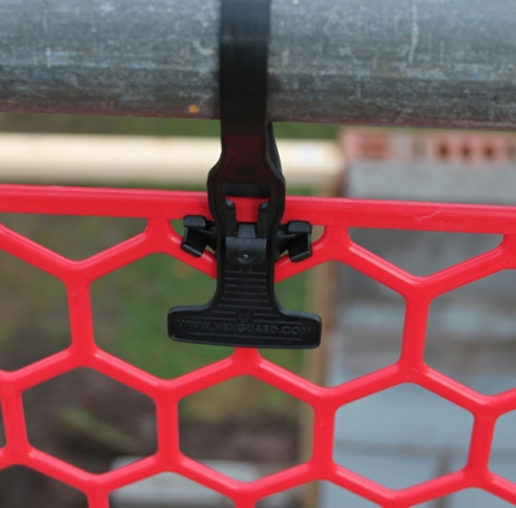 PLASTIC BRICKGUARD (HEXGUARD) - 100 Pack - Red